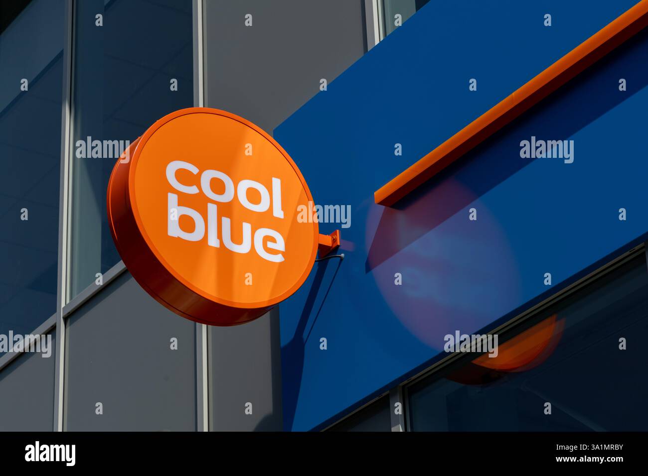 Coolblue sign hi-res stock photography and images - Alamy