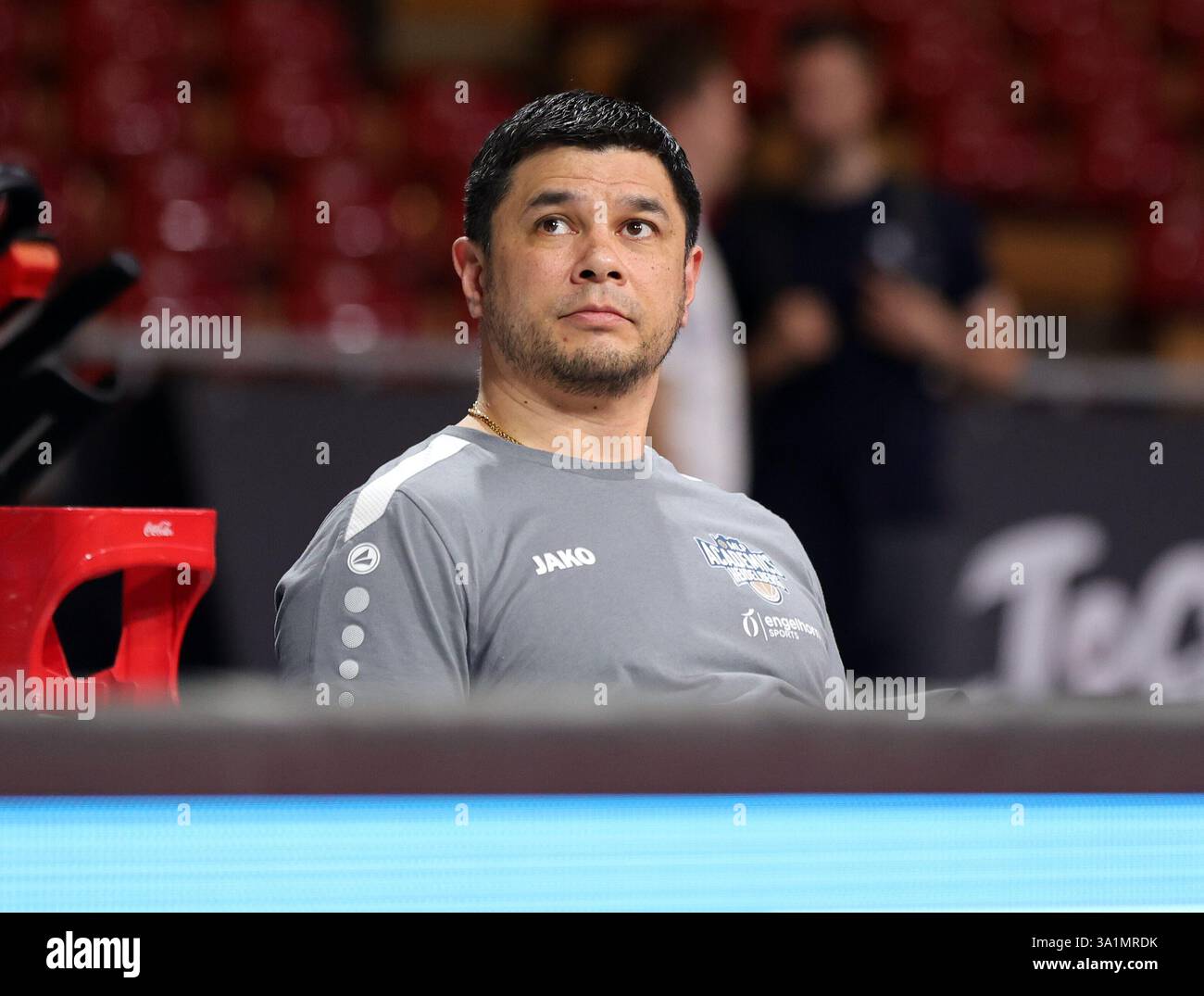 Danny Jansson (MLP Academics Heidelberg, Cheftrainer) vor Spielbeginn ...