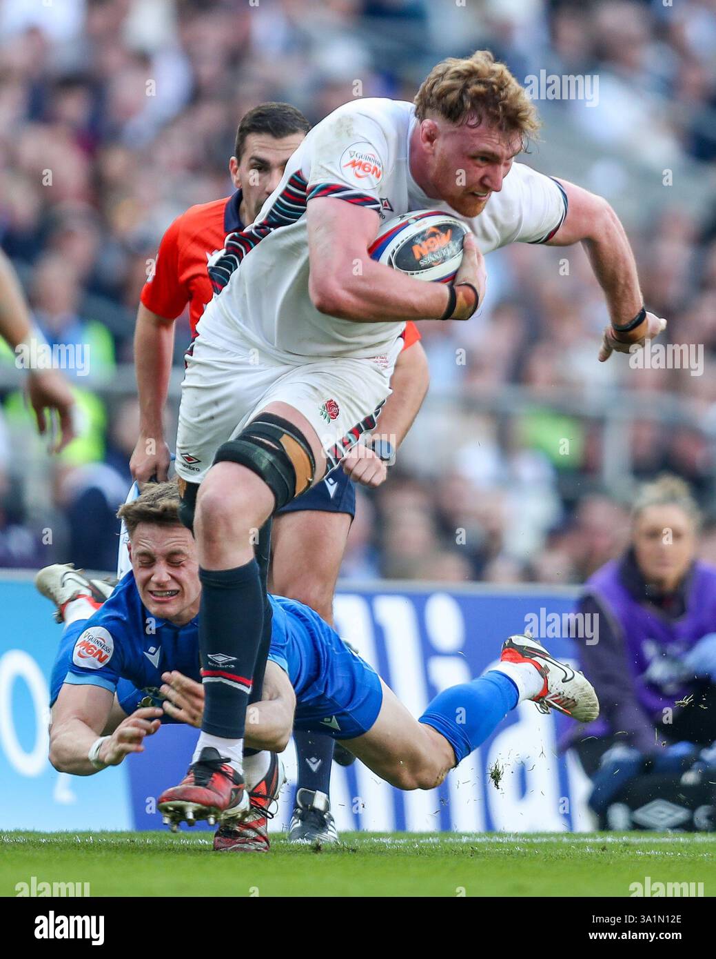 Ollie Chessum of England evades the tackle during the 2025 Guinness 6 ...