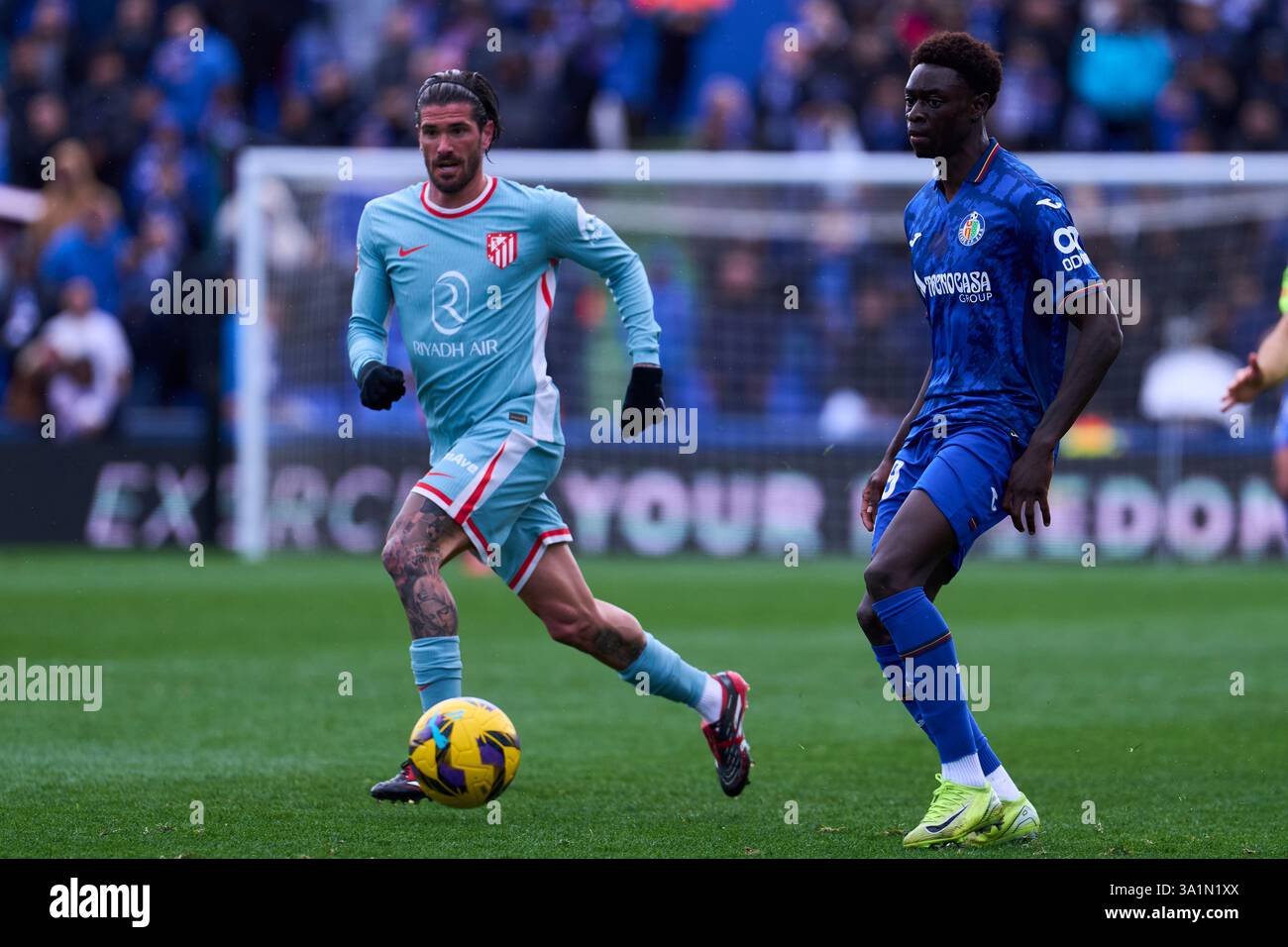 Peter Federico of Getafe CF and Rodrigo De Paul of Atletico de Madrid ...
