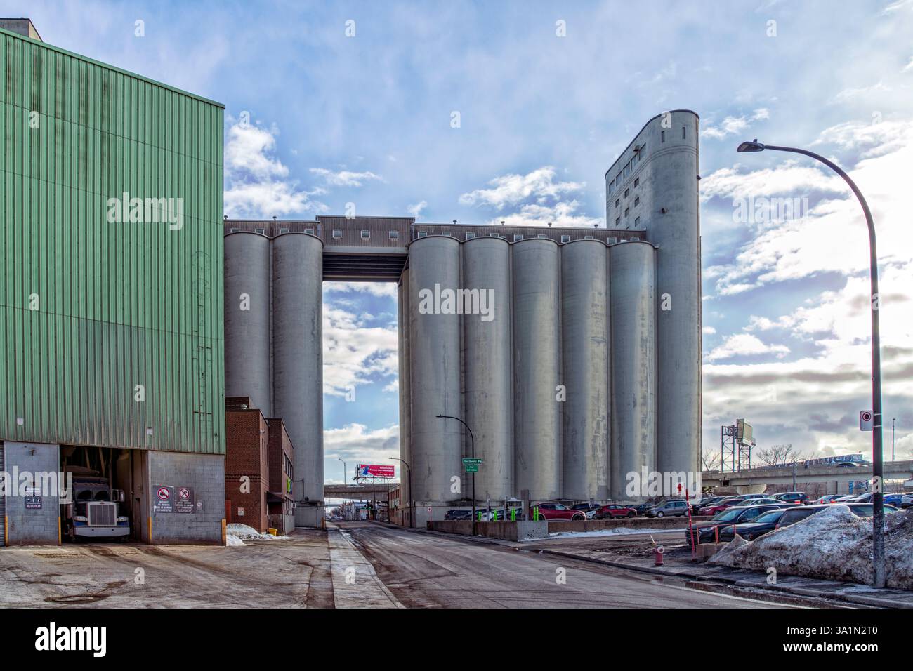 Five Roses Silos - Mill road Stock Photo - Alamy