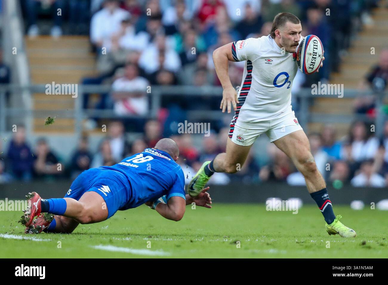 Ollie Chessum of England evades the tackle during the 2025 Guinness 6 ...