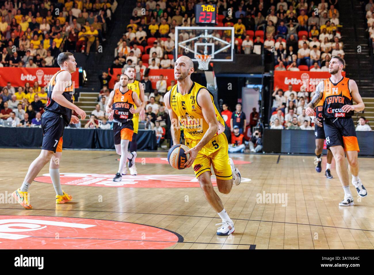 Oostende, Belgium. 09th Mar, 2025. Oostende's Marijn Ververs pictured in action during a ...