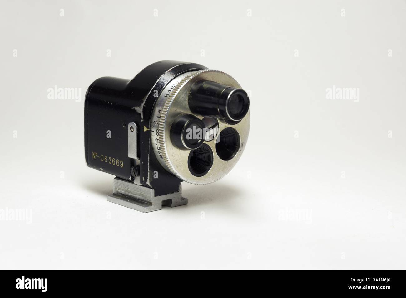 universal optical revolving turret viewfinder for precise focusing ...