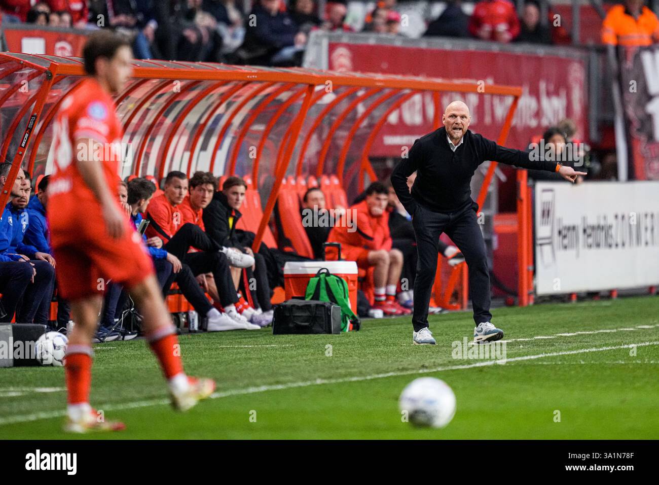 Enschede, Netherlands. 09th Mar, 2025. ENSCHEDE, NETHERLANDS - MARCH 9: head coach Joseph ...