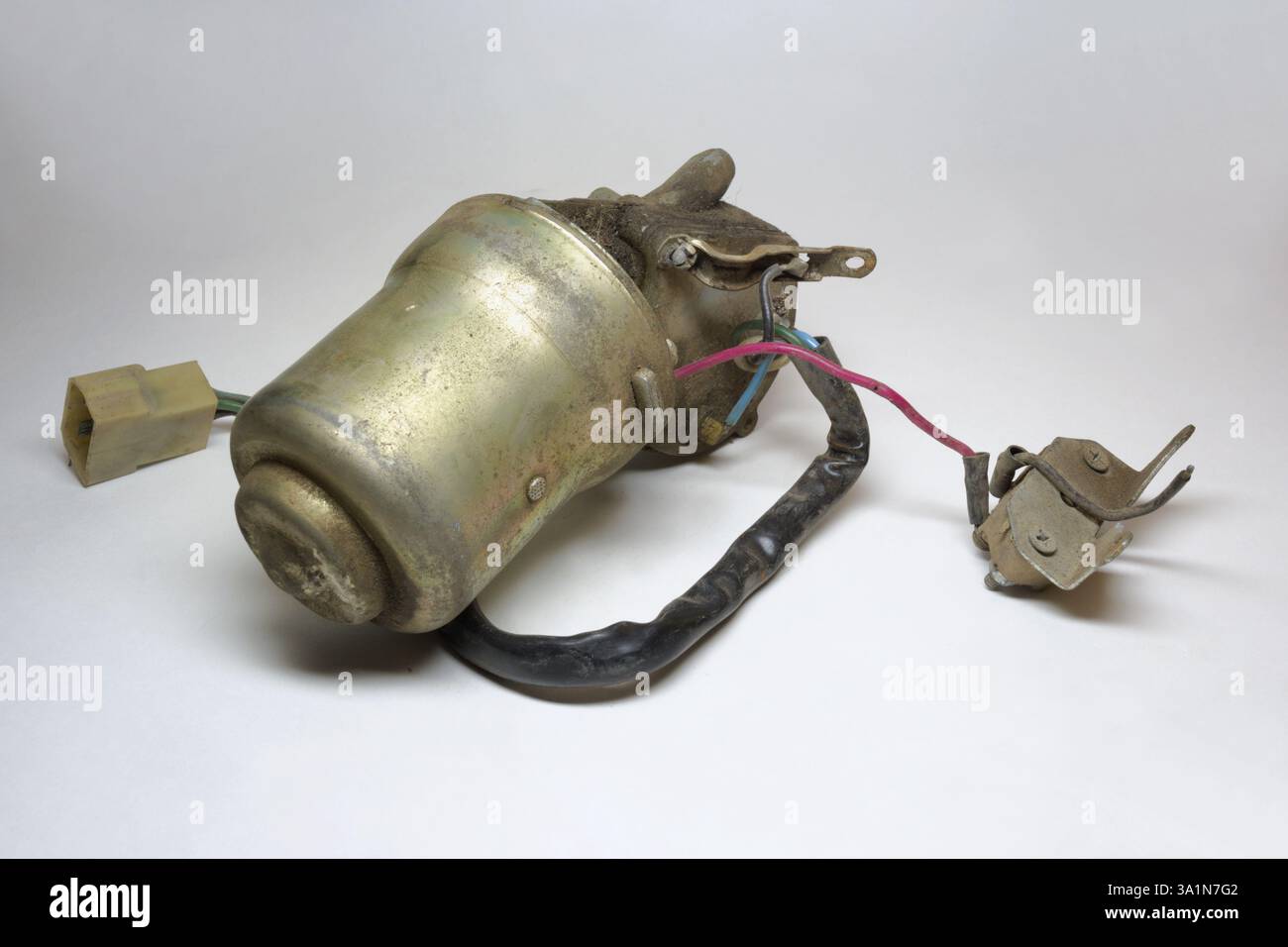 front windshield wiper motor, worn, with thermal fuse and electrical ...