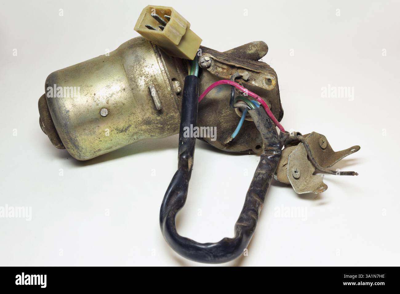 windshield wiper motor assembly with electrical plug and thermal fuse ...