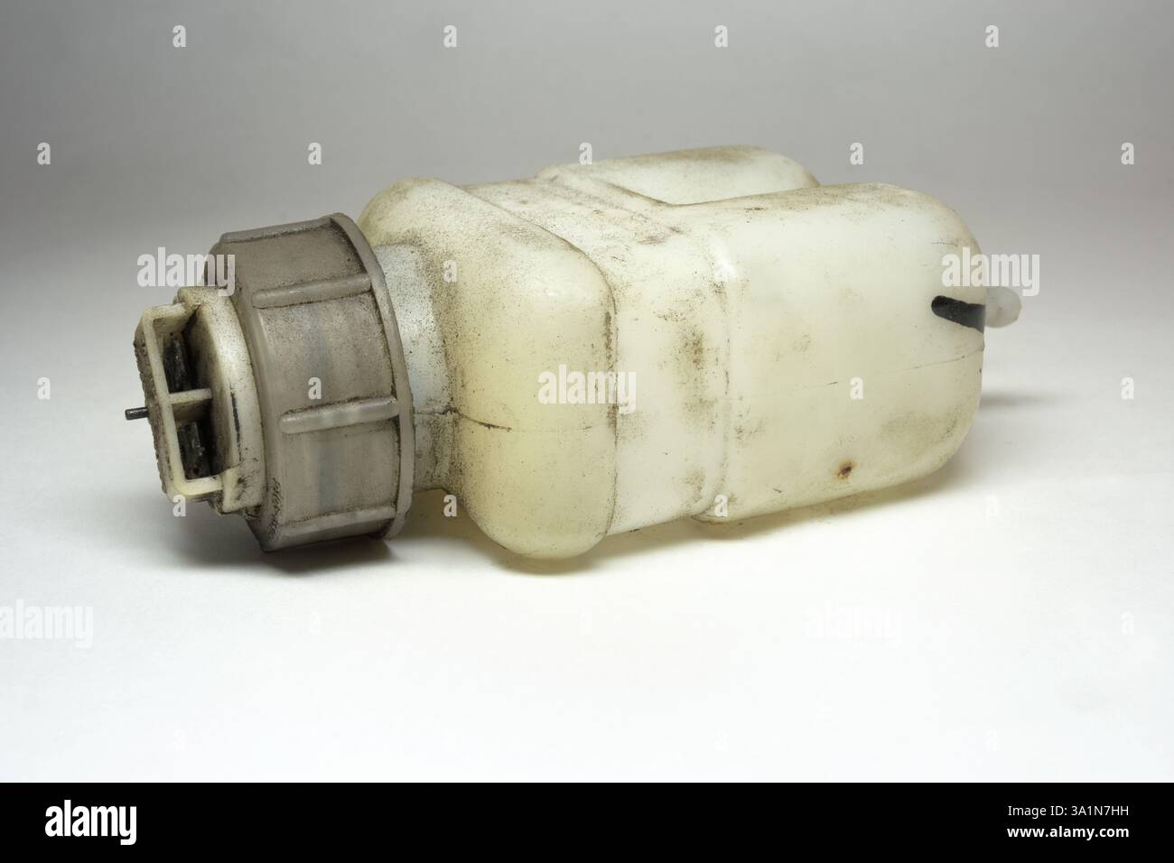 master cylinder brake fluid reservoir, cap with low level float sensor ...