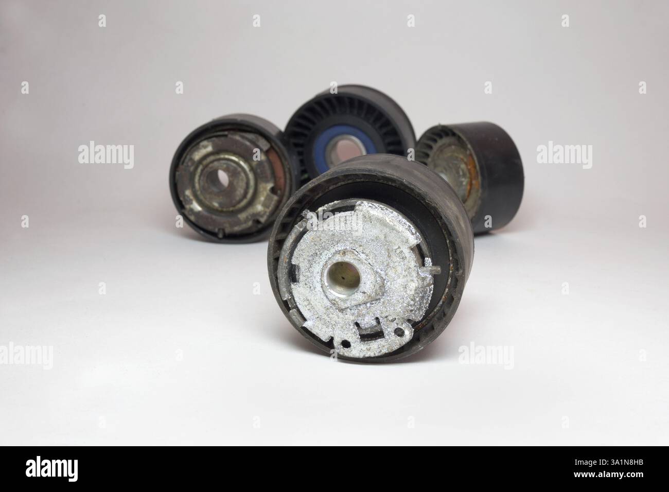 timing belt tensioner roller close-up, all others rollers: car ...
