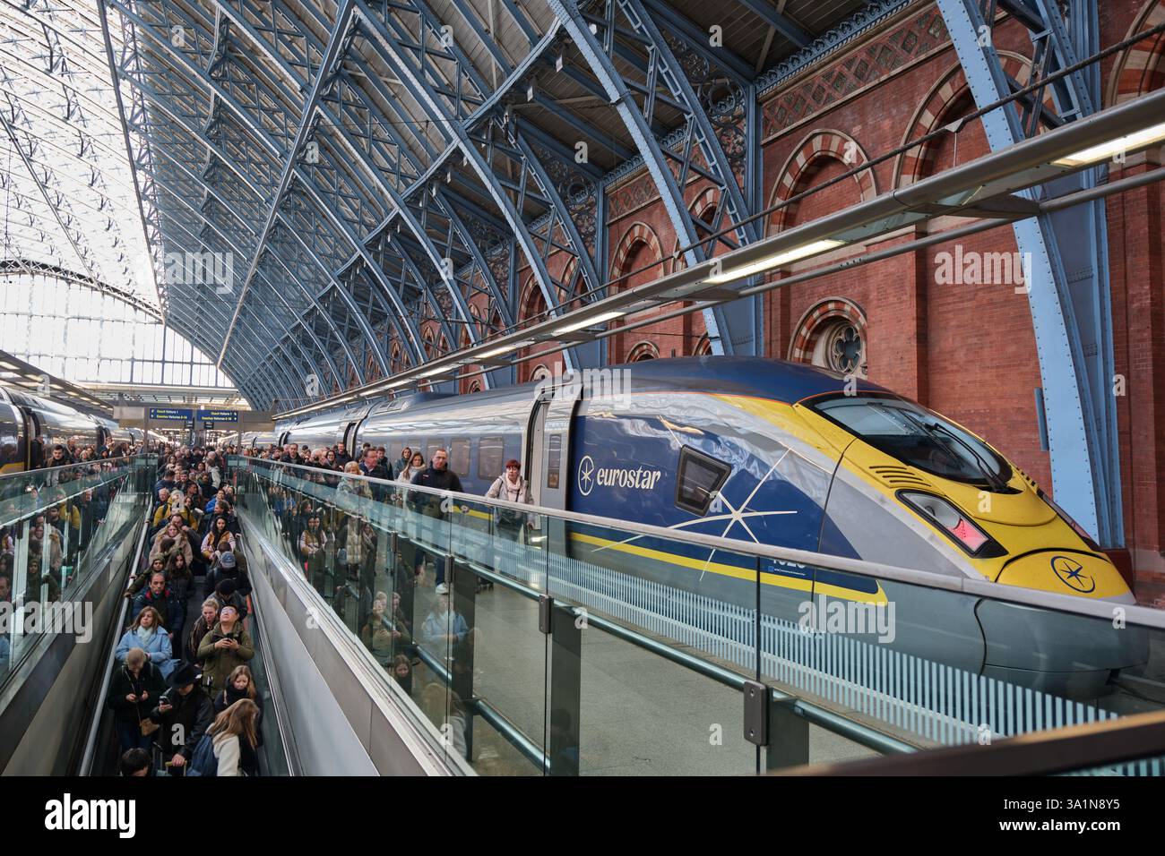 Eurostar train in the station at Saint Pancras International railway ...