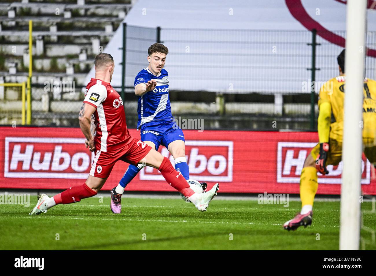 Antwerp, Belgium. 09th Mar, 2025. Antwerp's Toby Alderweireld and Gent ...