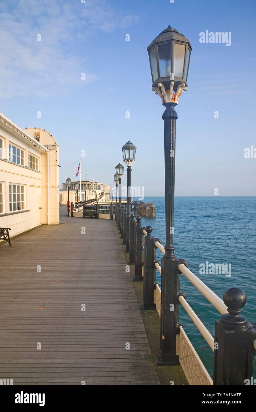 Worthing pier east sussex hi-res stock photography and images - Alamy