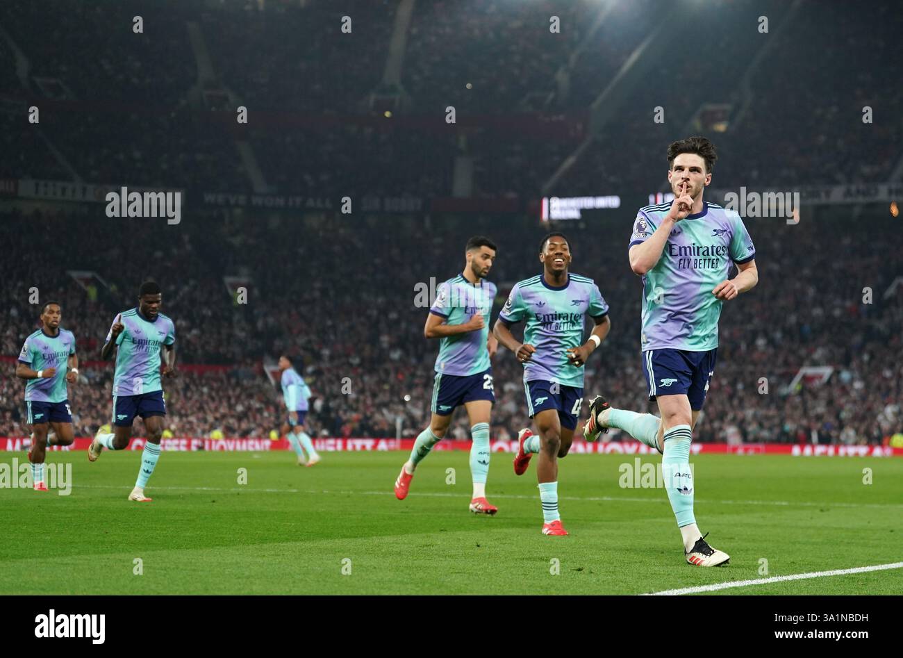 Arsenal's Declan Rice (right) celebrates scoring their side's first ...