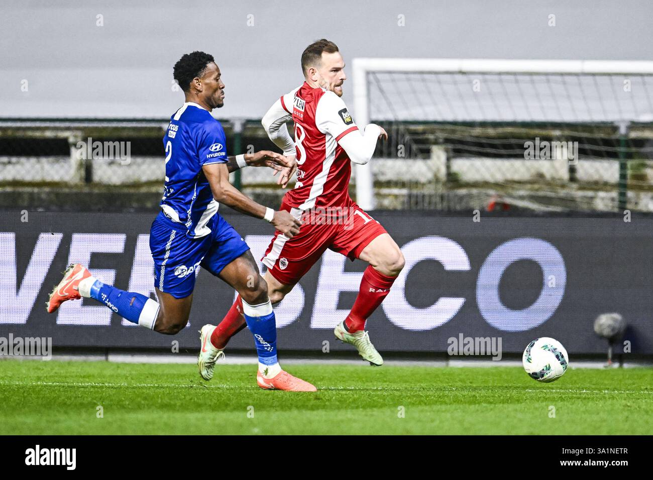 Gent's Samuel Kotto and Antwerp's Vincent Janssen pictured in action ...