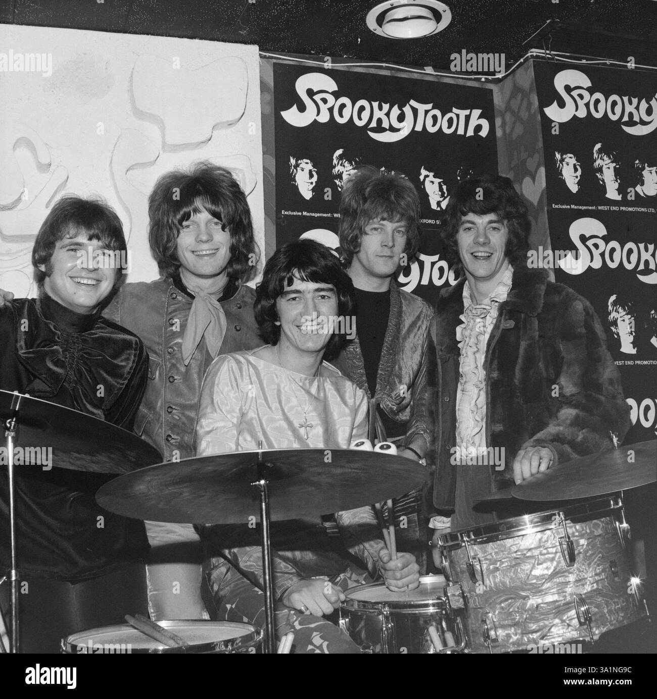 Rock music 1960s hi-res stock photography and images - Alamy