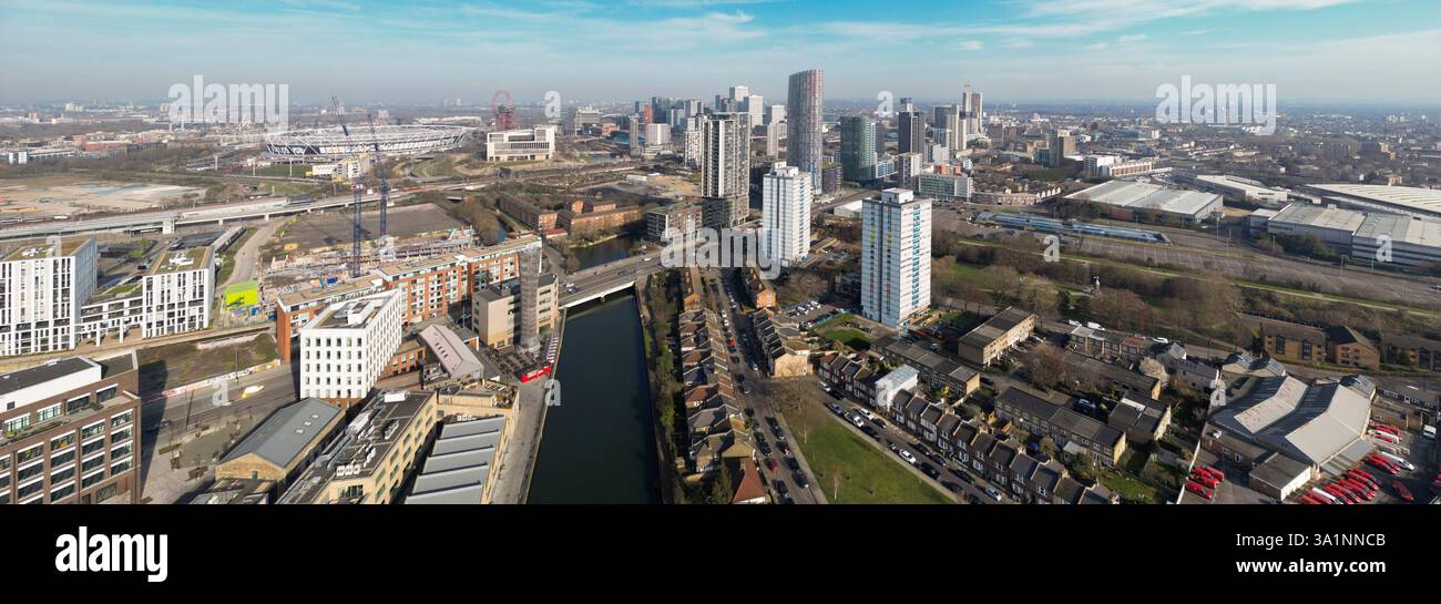 Three Mill Wall River Weir. Construction and residential development ...