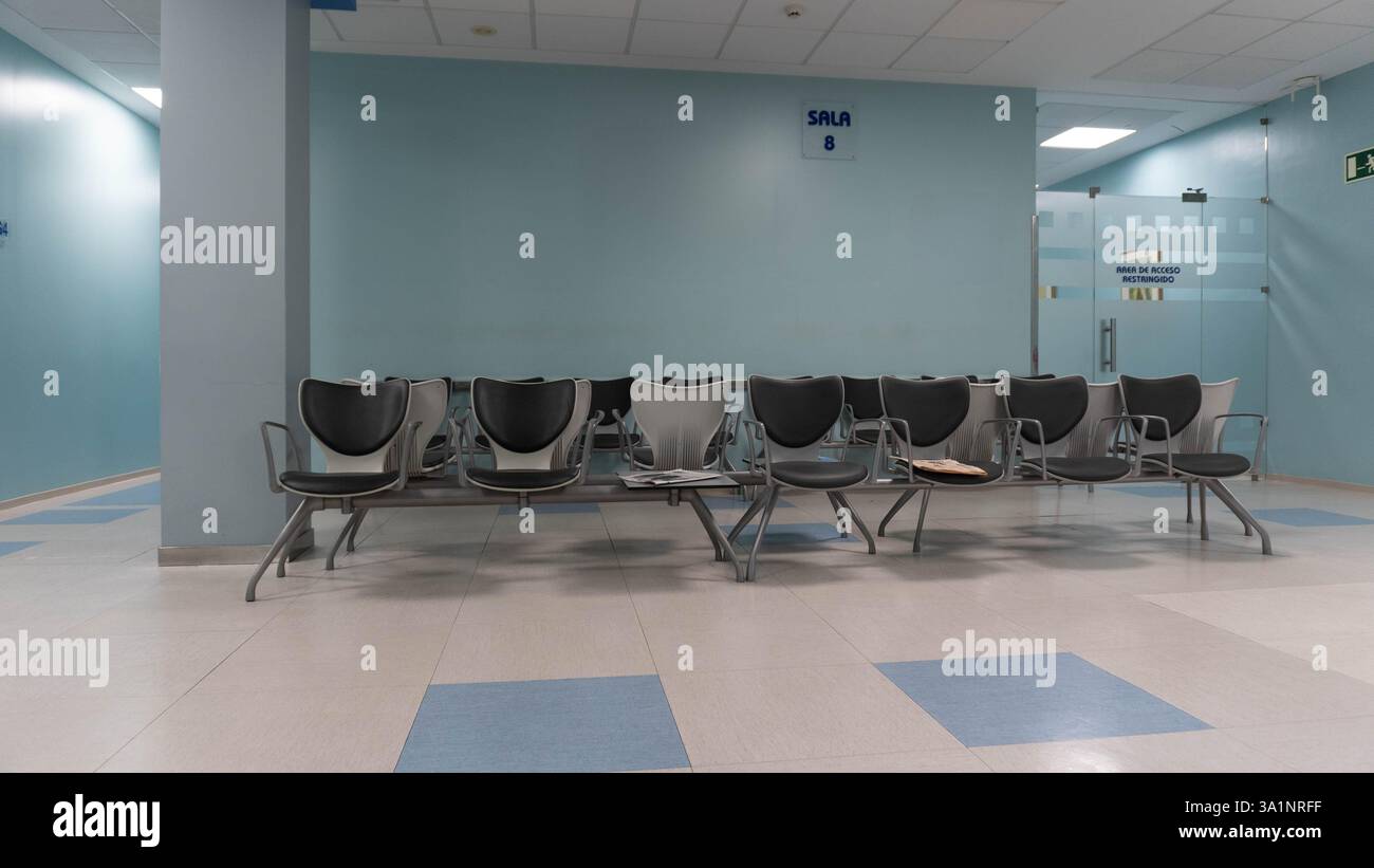 Empty health center room Stock Photo - Alamy