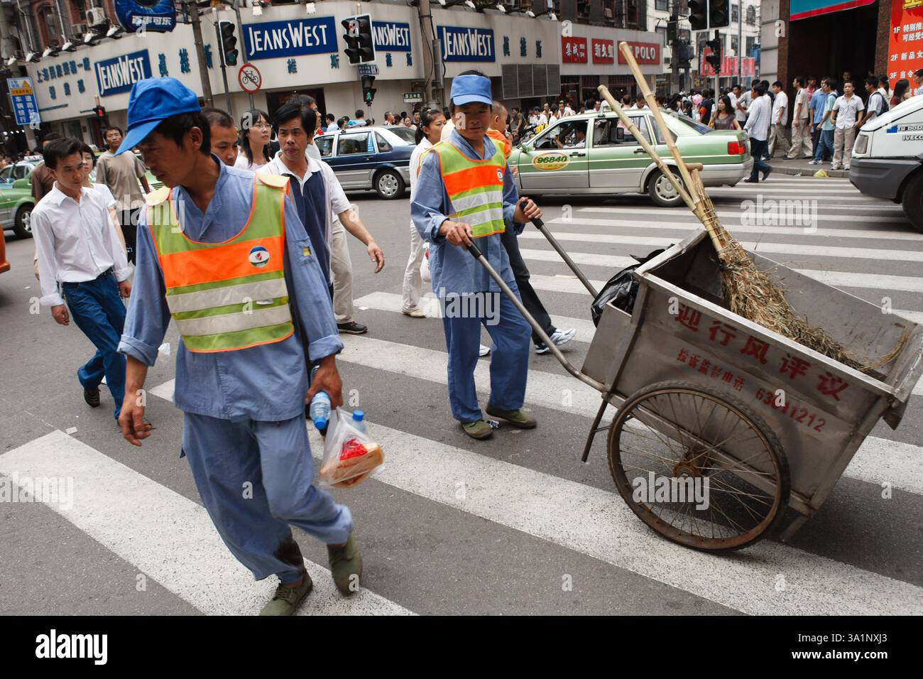 Road sweepers broom hi-res stock photography and images - Alamy