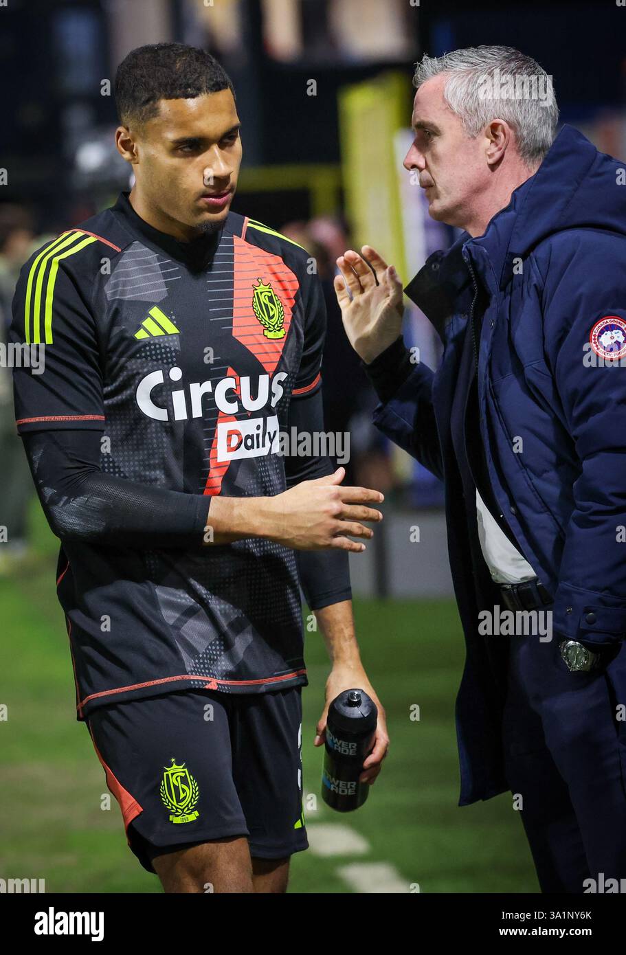 Standard's goalkeeper Gavin Bazunu and Standard's sport director Irish ...