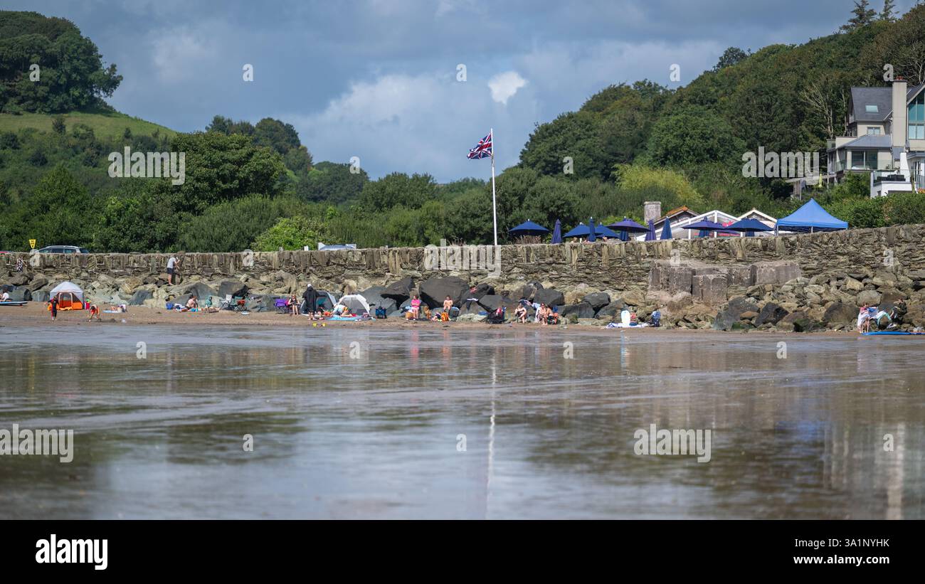 Salcombe north sands cafe hi-res stock photography and images - Alamy
