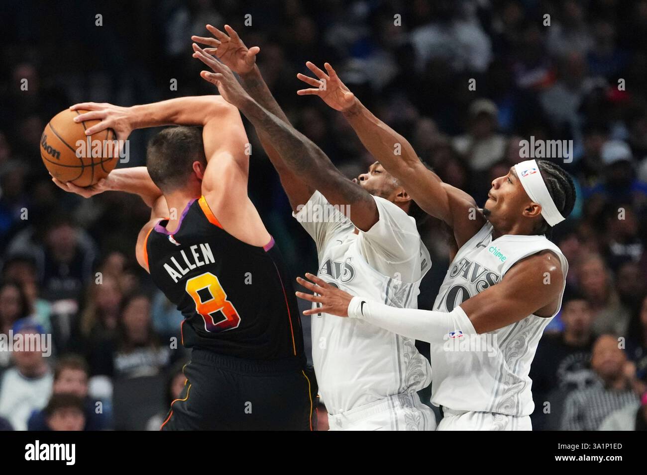 Phoenix Suns guard Grayson Allen (8) is double-teamed by Dallas ...