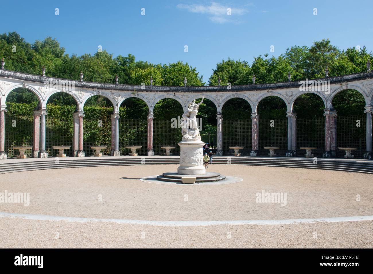 Colonnade in gardens palace hi-res stock photography and images - Alamy
