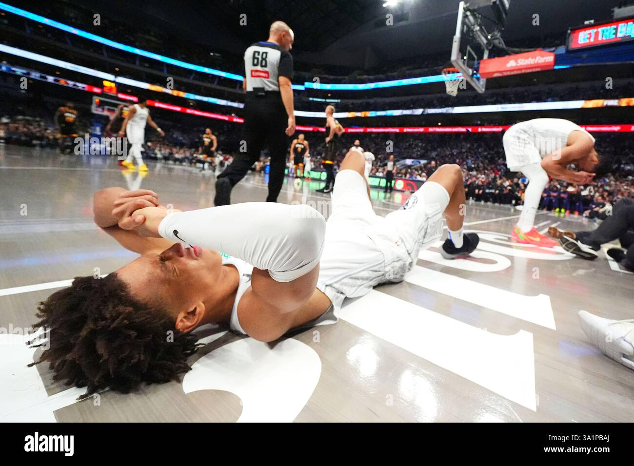 Dallas Mavericks forward Kessler Edwards, left, and center Dwight ...