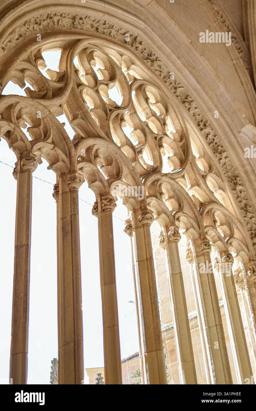 Gothic arch line drawing hi-res stock photography and images - Alamy