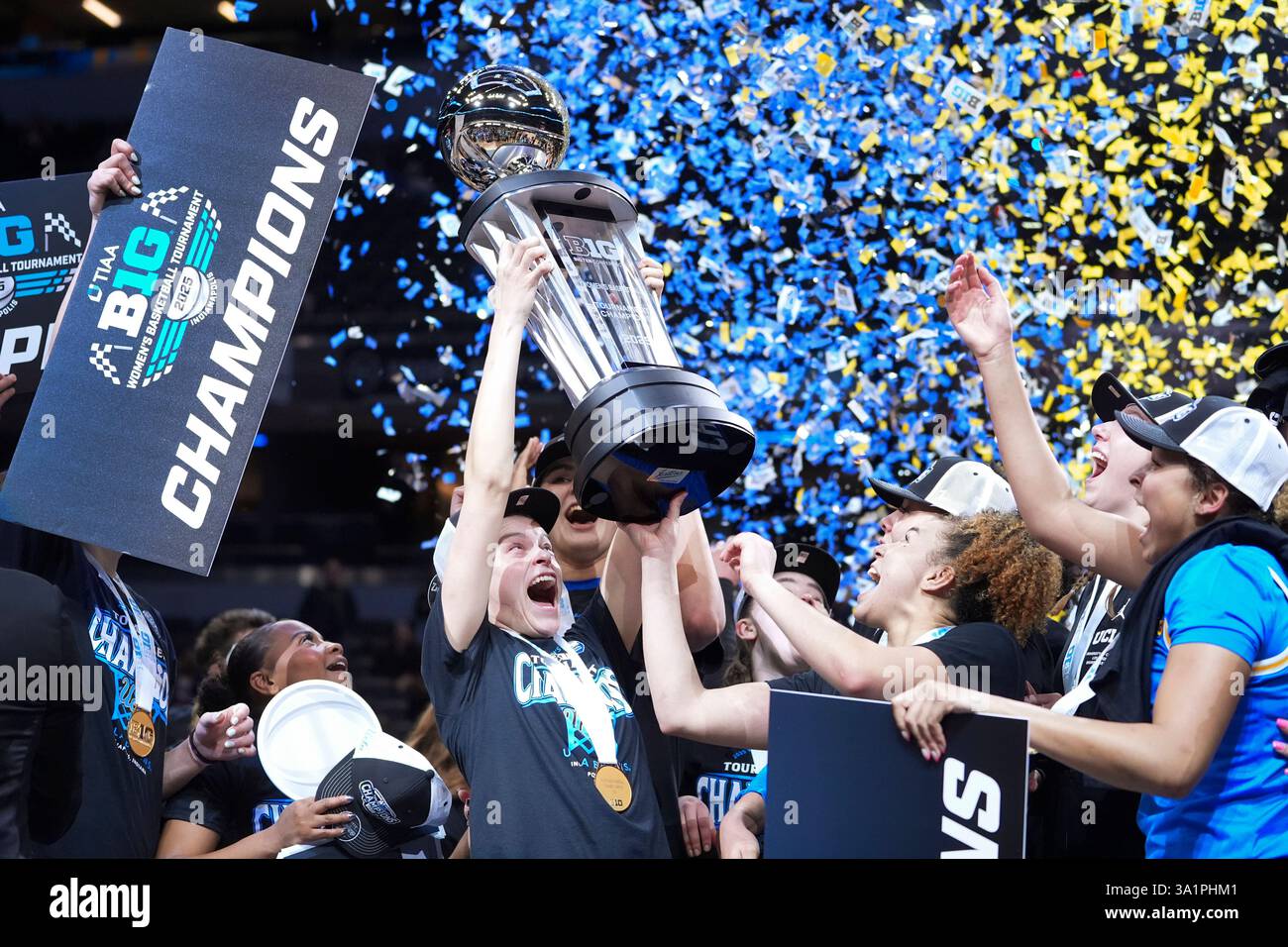 UCLA players celebrate after an NCAA college basketball game against ...