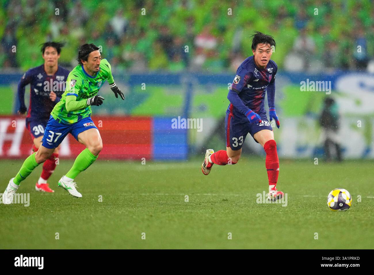 (L-R) Yuto Suzuki (Bellmare), Kota Tawaratsumida (FC Tokyo), MARCH 8 ...