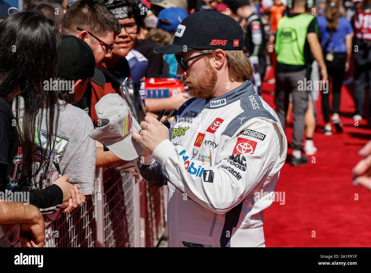 AVONDALE, AZ - MARCH 09: Tyler Reddick (#45 23XI Racing Mobil 1 Toyota ...