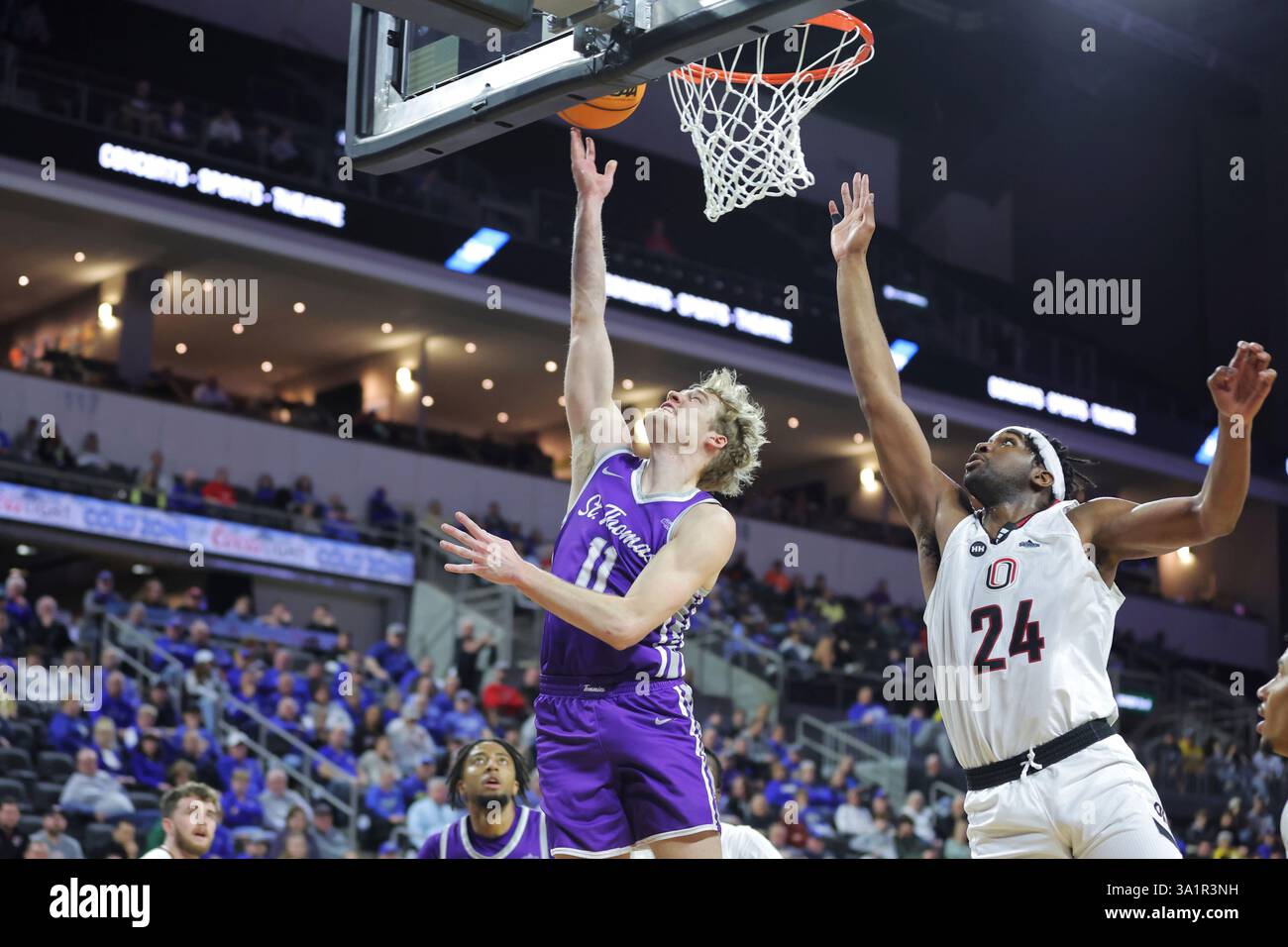 St Thomas guard Drake Dobbs (11) puts in a layup against Omaha during ...