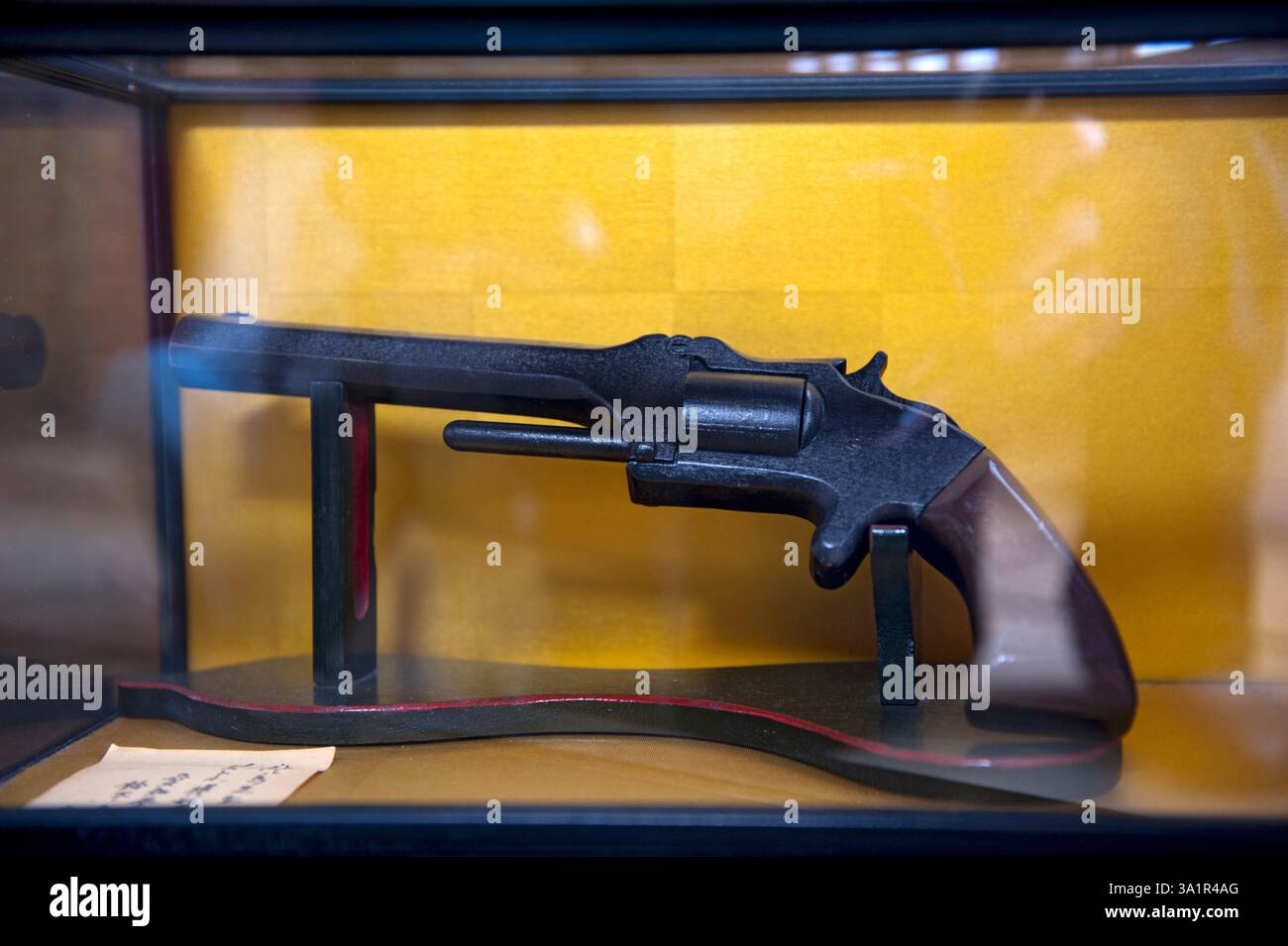 Sakamoto ryoma pistol hi-res stock photography and images - Alamy