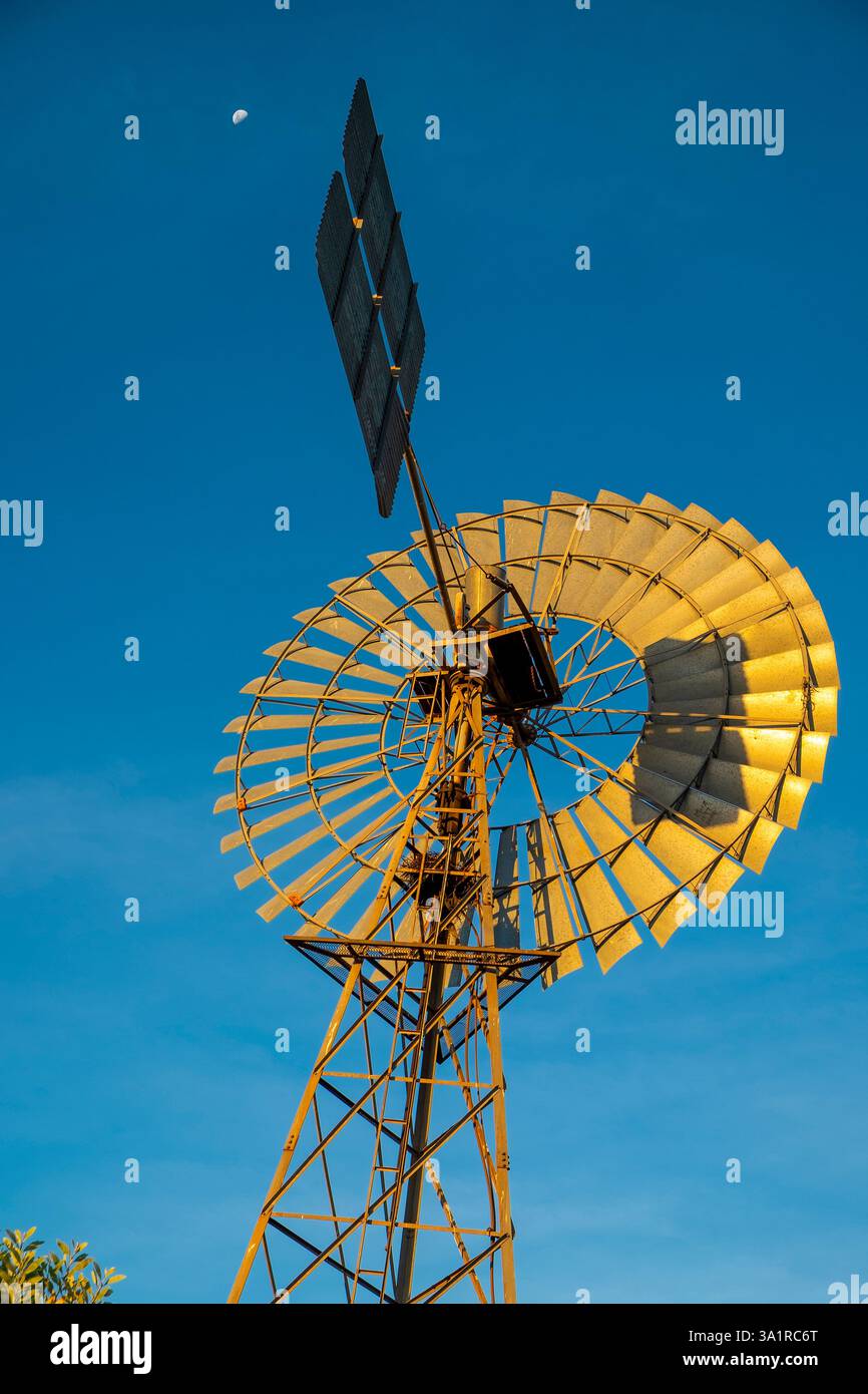 Traditional windmill for pumping water in the Australian outback Stock ...