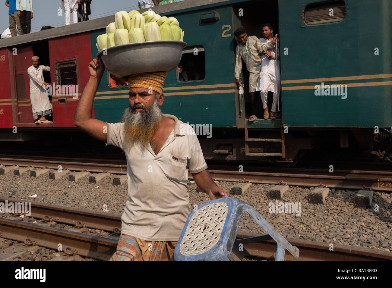 Bangladeshi Tongi station, suburbs of Dhaka , Bangladesh Stock Photo ...