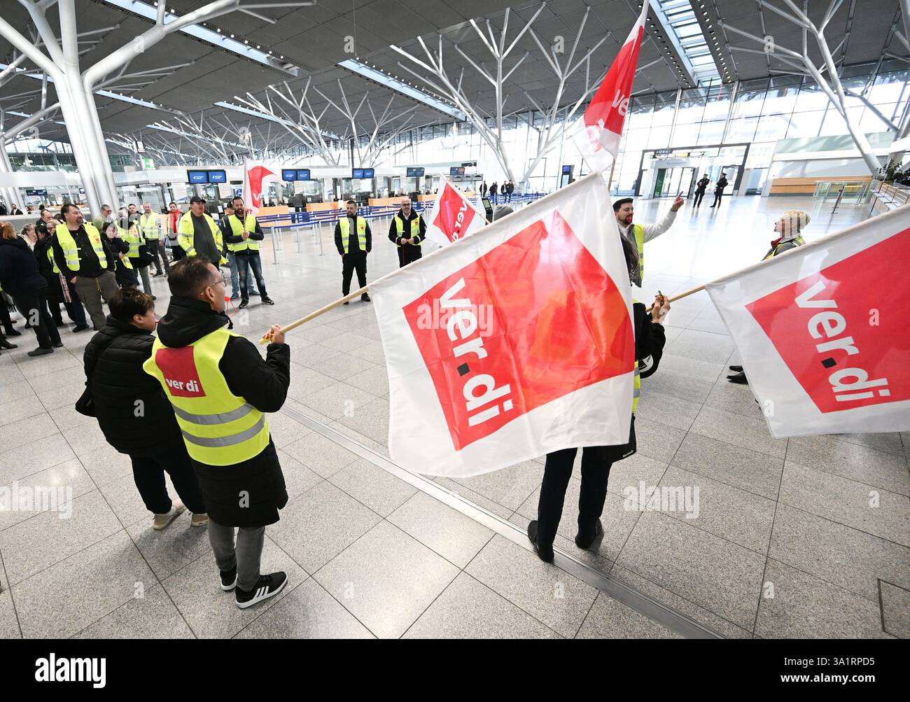 Stuttgart, Germany. 10th Mar, 2025. Members of the Verdi union walk ...