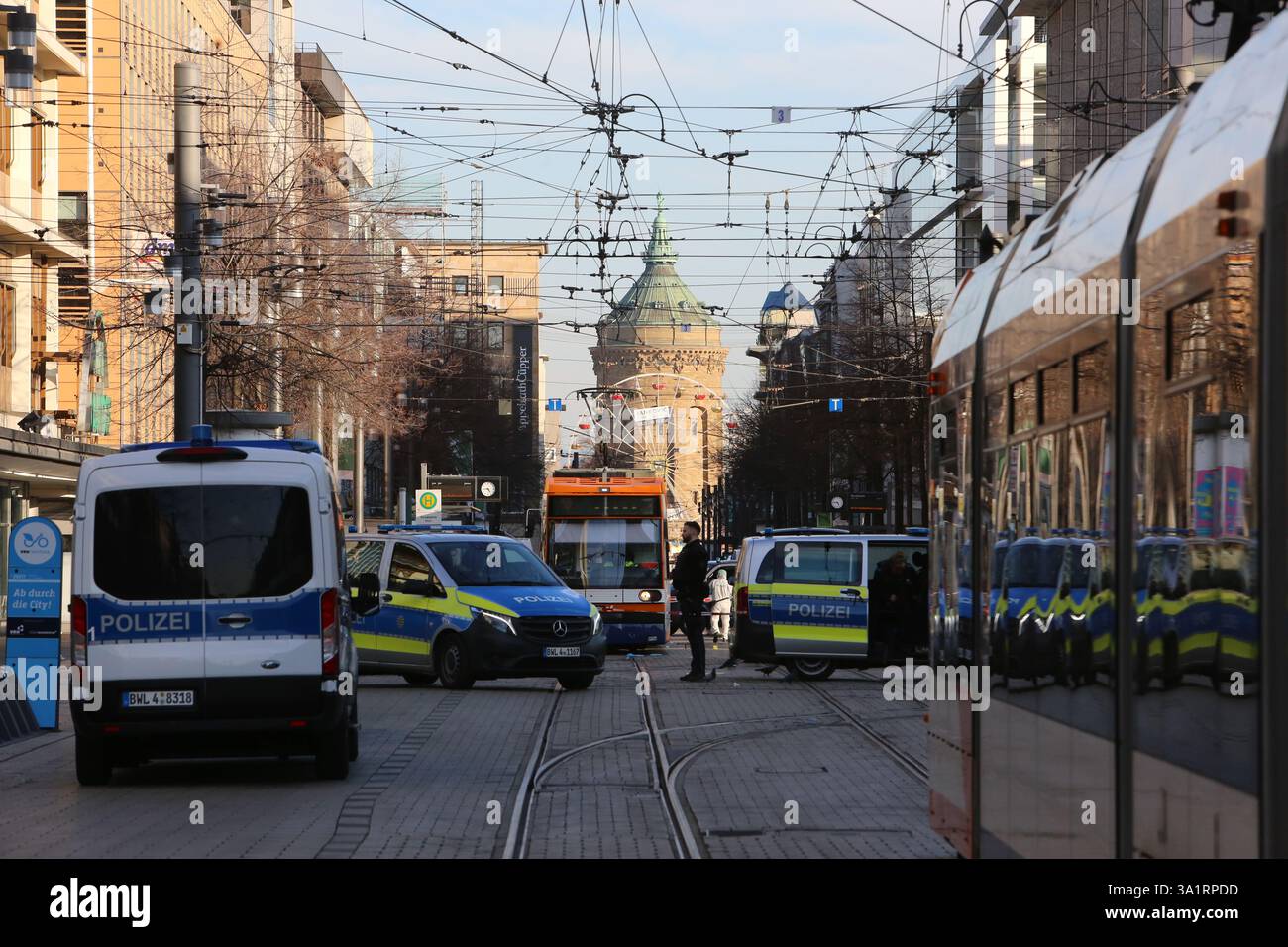 03 March 2025, Baden-Württemberg, Mannheim: Police and forensics ...