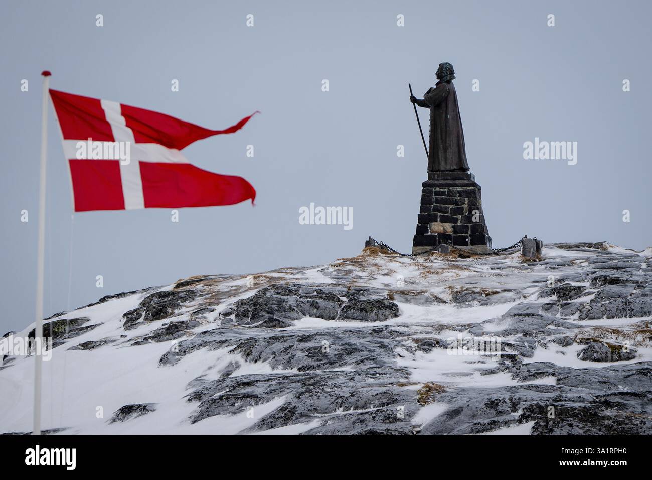 Nuuk, Groenland. 09th Mar, 2025. Dannebrog and Hans Egede Statue in ...