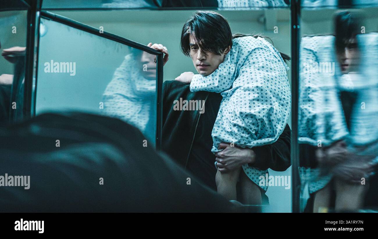 LEE DONG-WOOK in SARINJAUI SYOPINGMOL (2024), directed by KWON LEE and NOH GYOO-YEOB. Credit ...