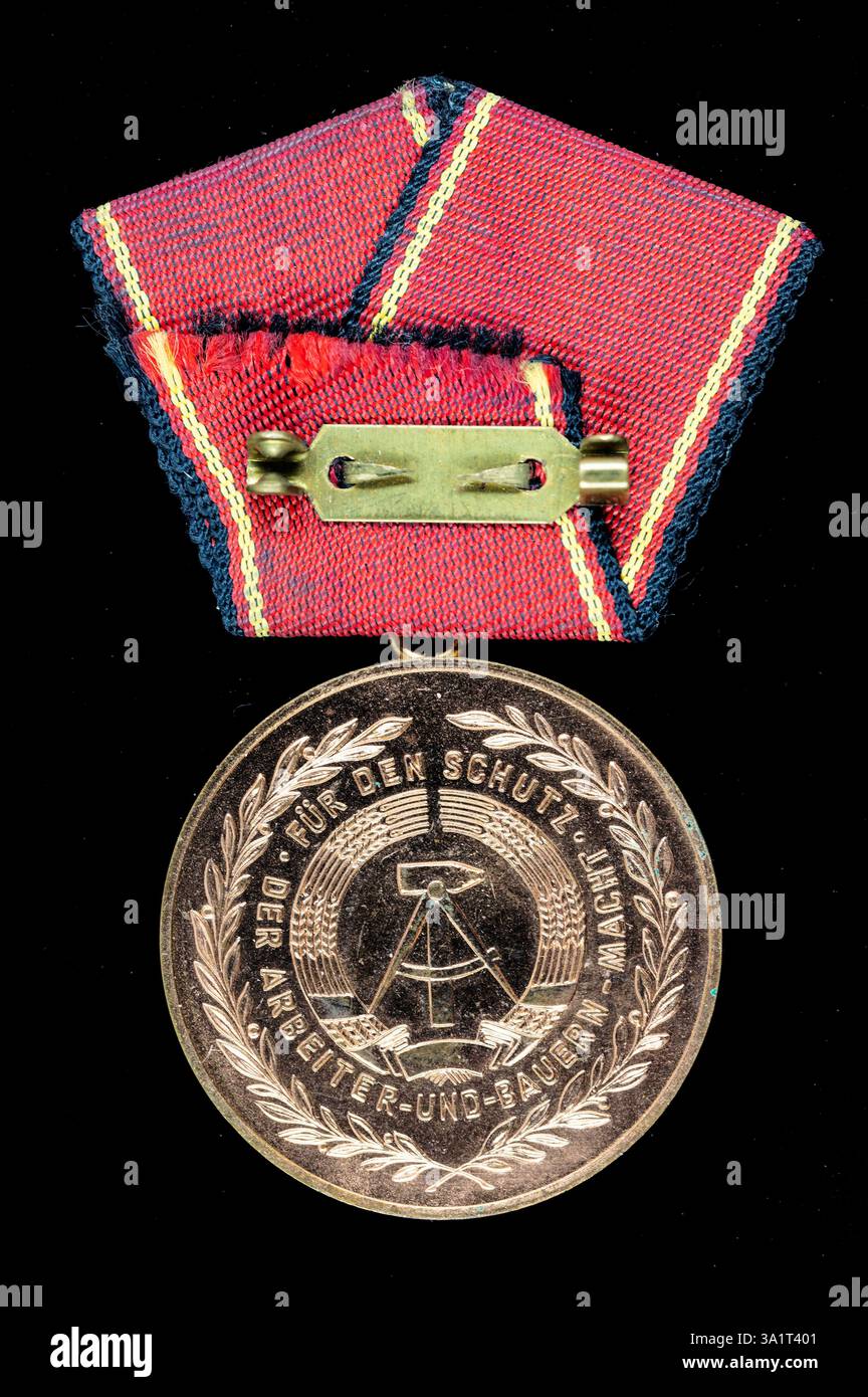 DDR Verdienstmedaille der Nationalen Volksarmee - Orden und ...