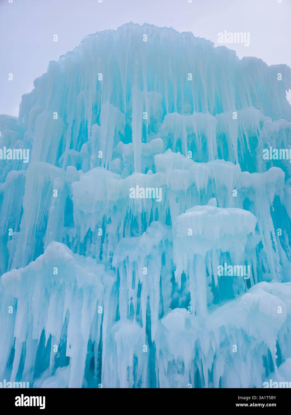 Towering ice formations hi-res stock photography and images - Alamy