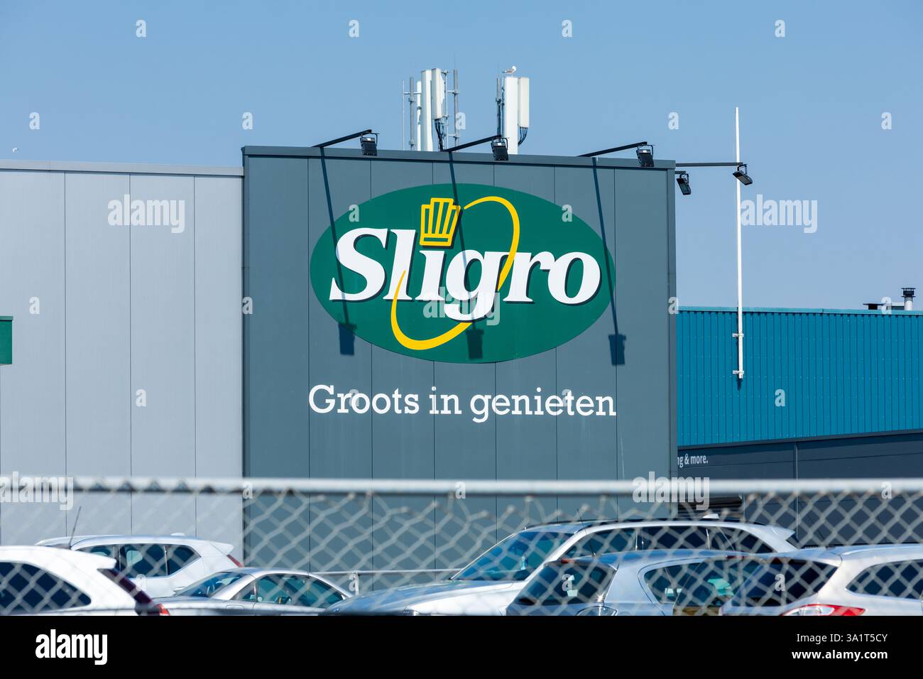 Sligro logo. Sligro encompasses food retail and foodservice companies ...