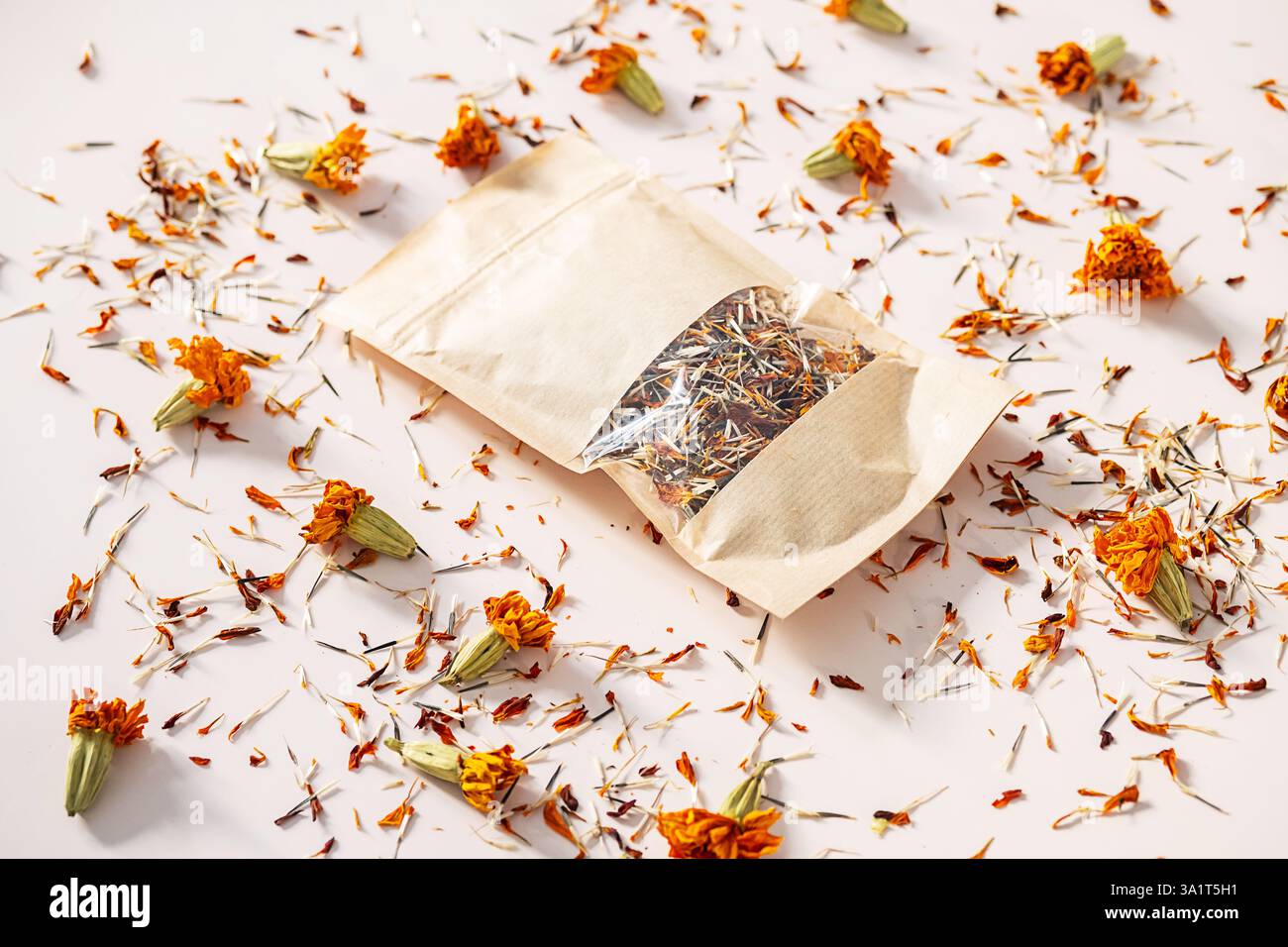 Packing tea leaves hi-res stock photography and images - Alamy