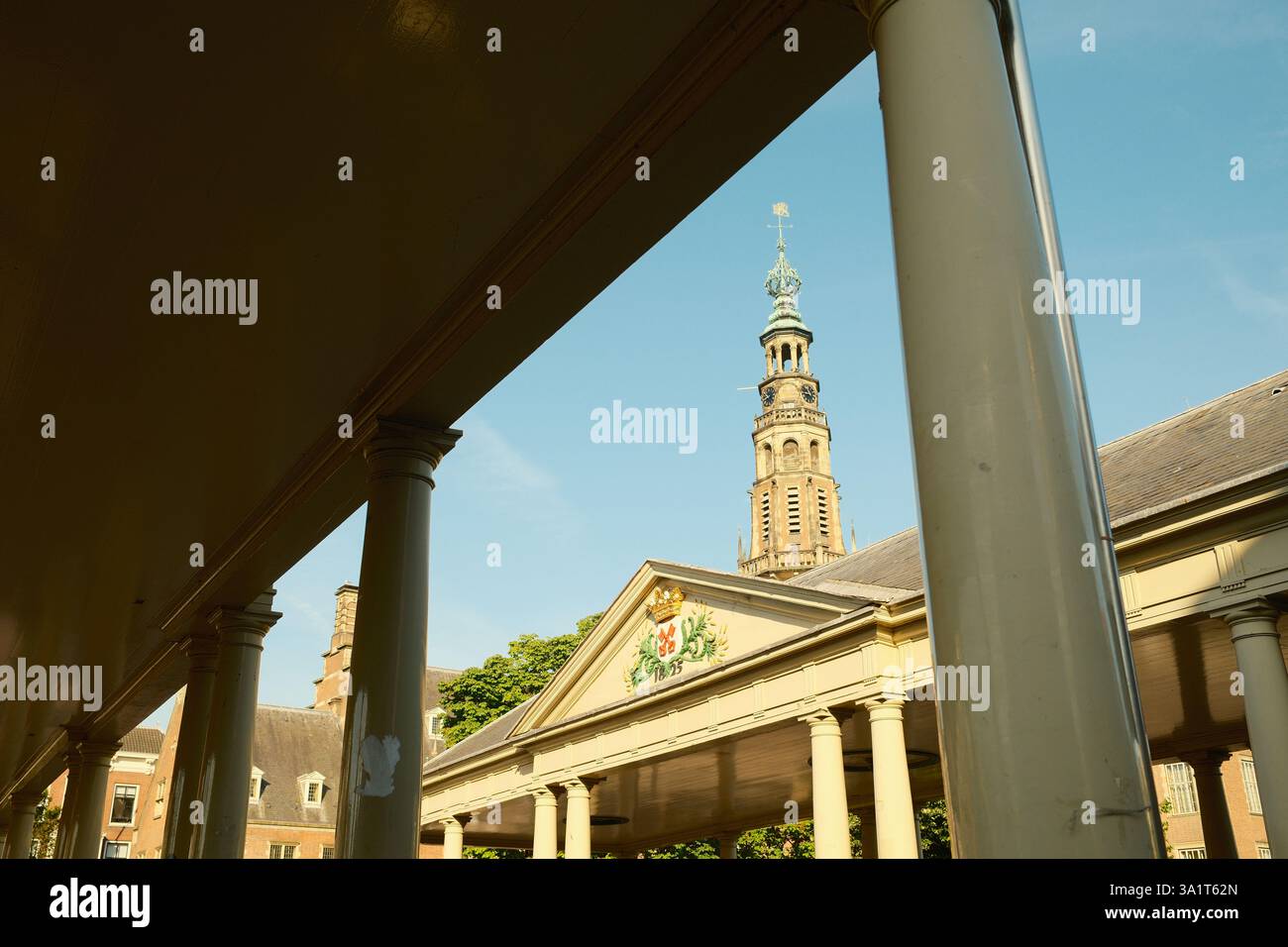 Columns framing hi-res stock photography and images - Alamy