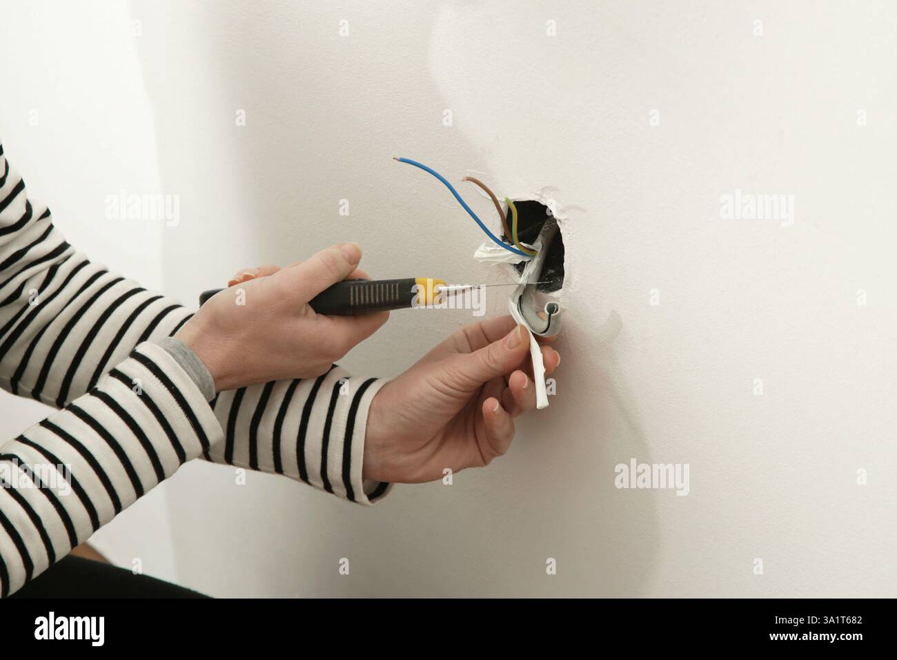 Electrical Outlet Repairing and Assembling - home improvement concepts ...
