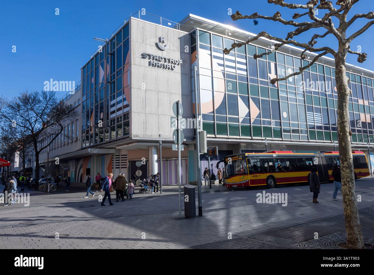 PRODUCTION - 06 March 2025, Hesse, Hanau: The former Galeria Kaufhof ...