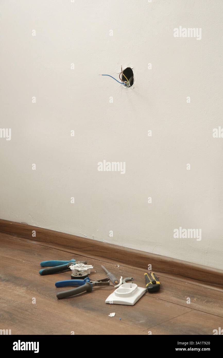 Set professional electrician tools hi-res stock photography and images ...