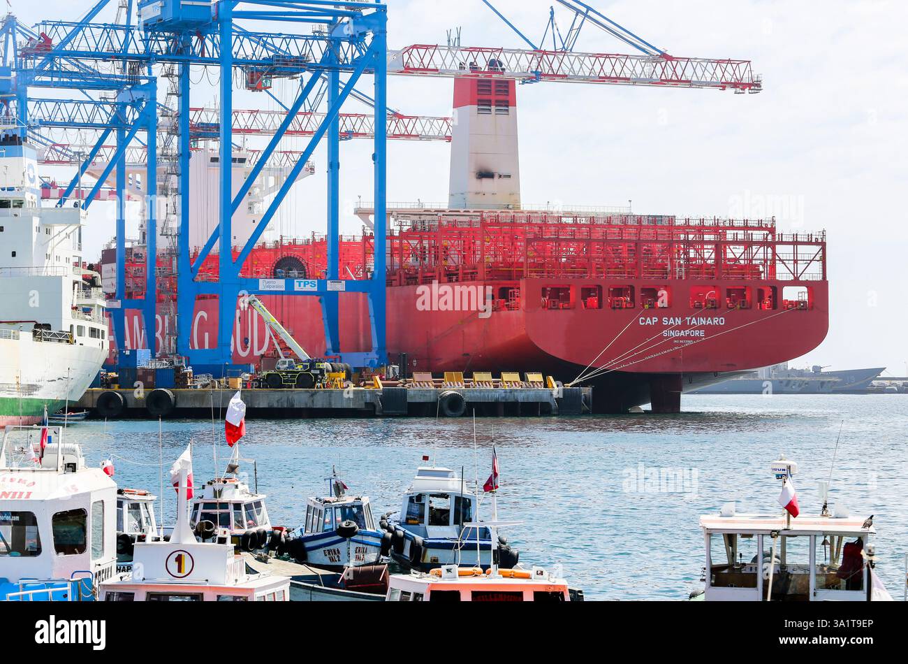 Container ship CAP SAN TAINARO in Valparaiso harbor, Chile, South ...