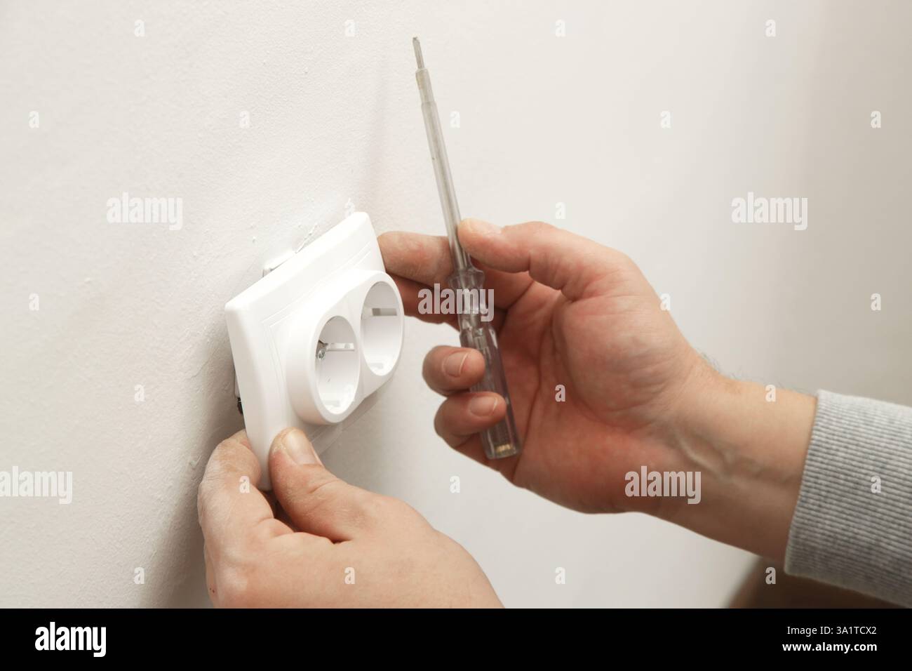 Electrical Outlet Repairing and Assembling - home improvement concepts ...