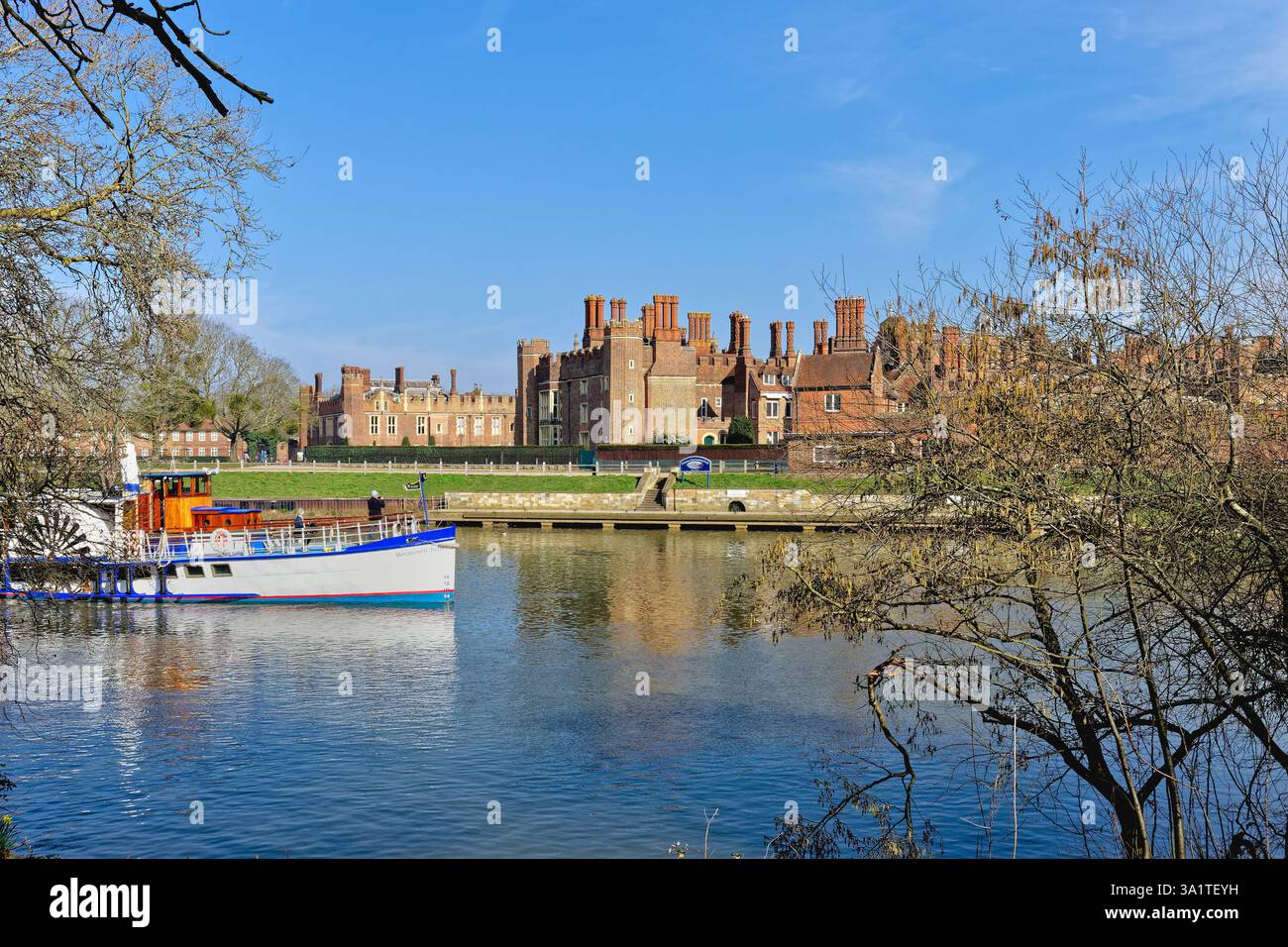 The River Thames and Hampton Court palace on a sunny spring day, South ...
